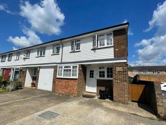 4 Bedroom End Of Terrace House