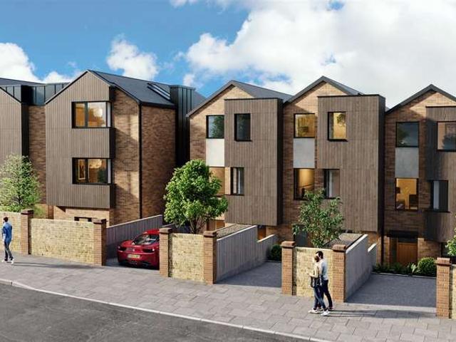4 Bedroom End Of Terrace House