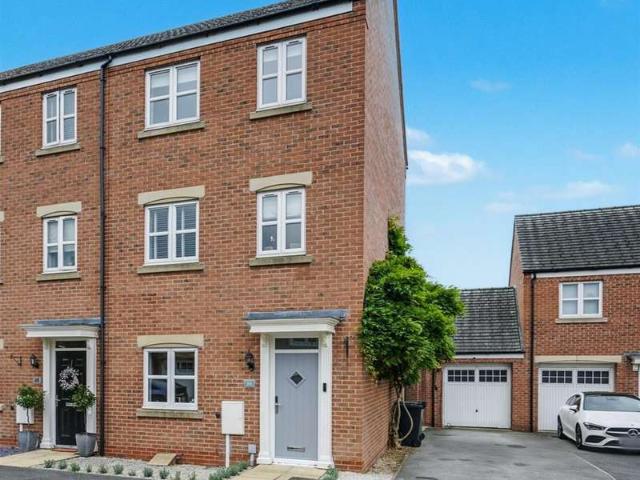 4 Bedroom End Of Terrace House
