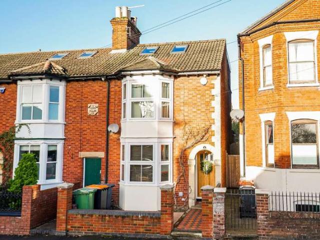 4 Bedroom End Of Terrace House
