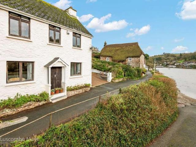 4 Bedroom End Of Terrace House