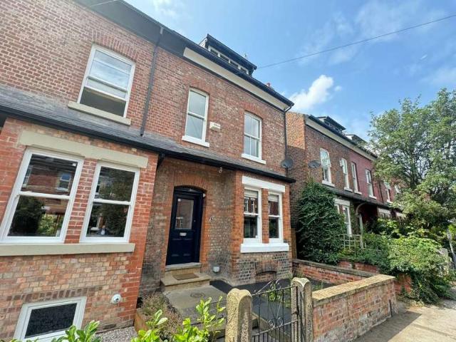 4 Bedroom End Of Terrace House