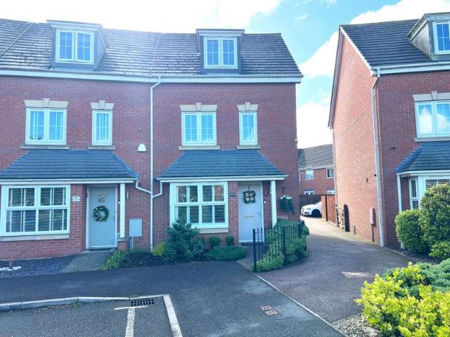 4 Bedroom End Of Terrace House