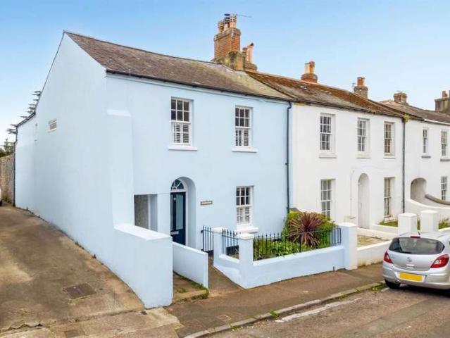 4 Bedroom End Of Terrace House