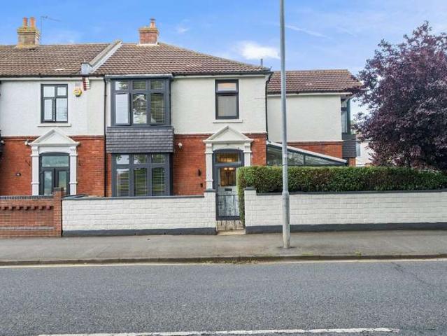 4 Bedroom End Of Terrace House