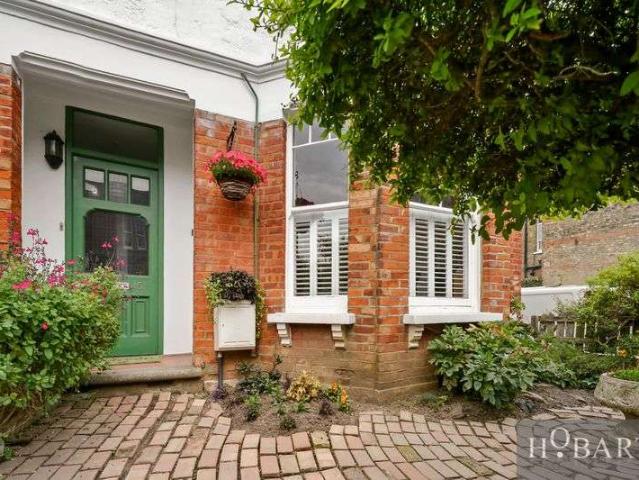 4 Bedroom End Of Terrace House