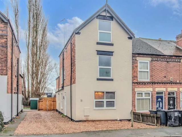 4 Bedroom End Of Terrace House