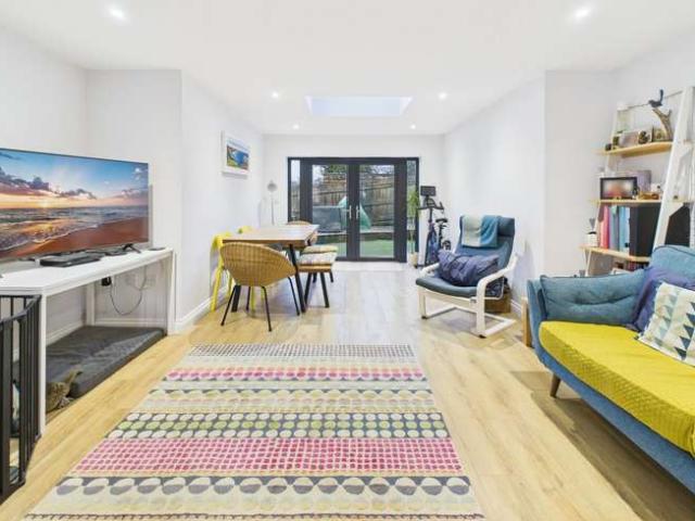 4 Bedroom End Of Terrace House