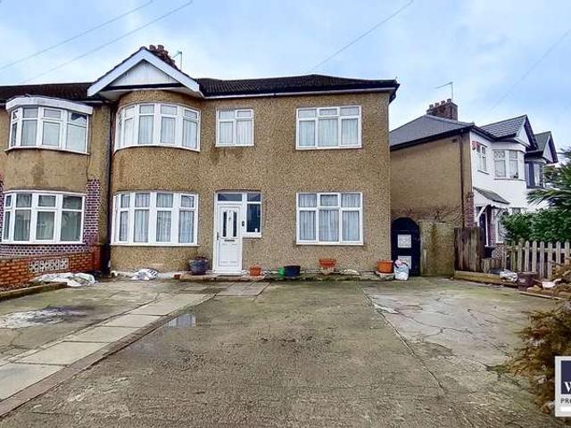 4 Bedroom End Of Terrace House