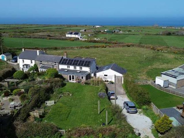 4 Bedroom End Of Terrace House