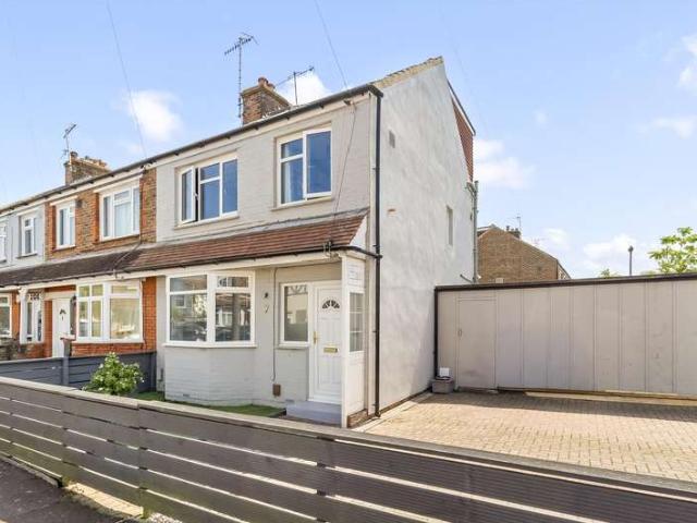 4 Bedroom End Of Terrace House