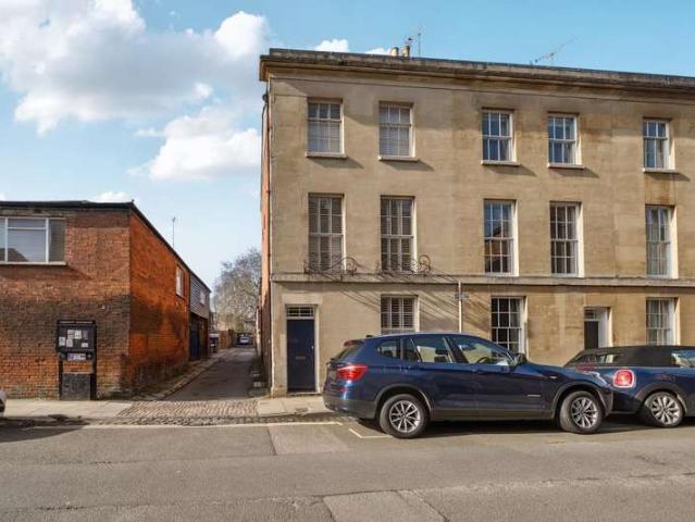 4 Bedroom End Of Terrace House