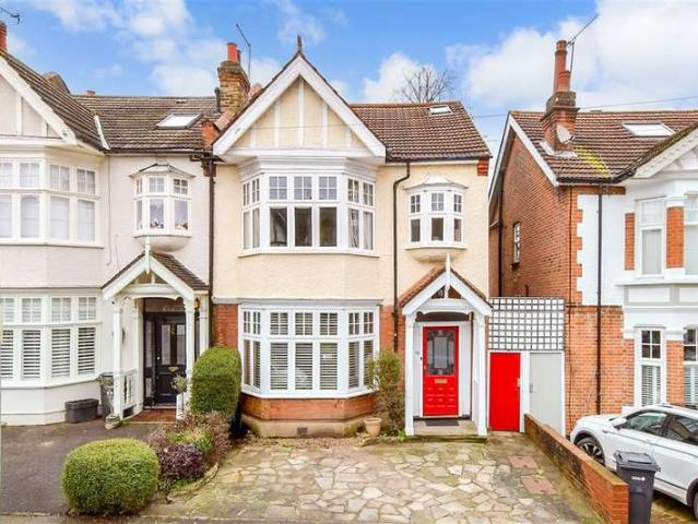 4 Bedroom End Of Terrace House