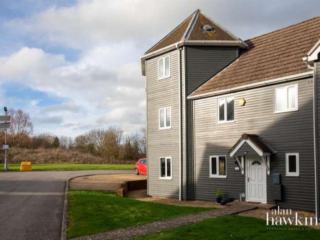 4 Bedroom End Of Terrace House