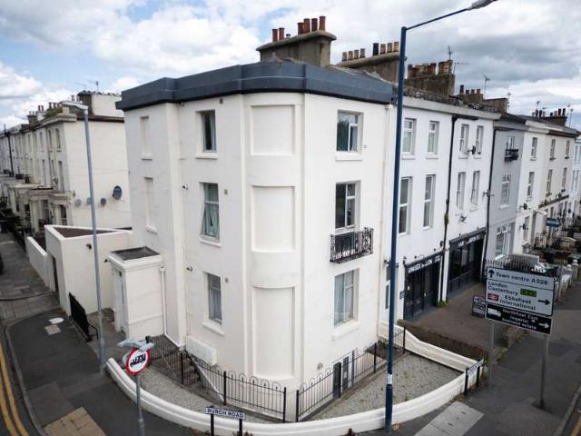 4 Bedroom End Of Terrace House
