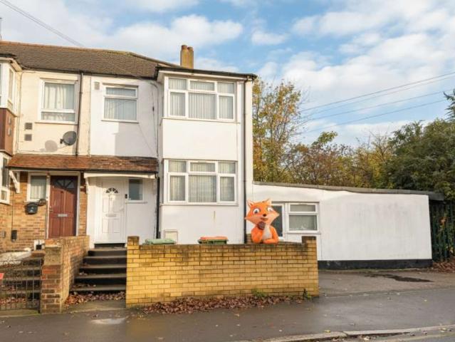 4 Bedroom End Of Terrace House