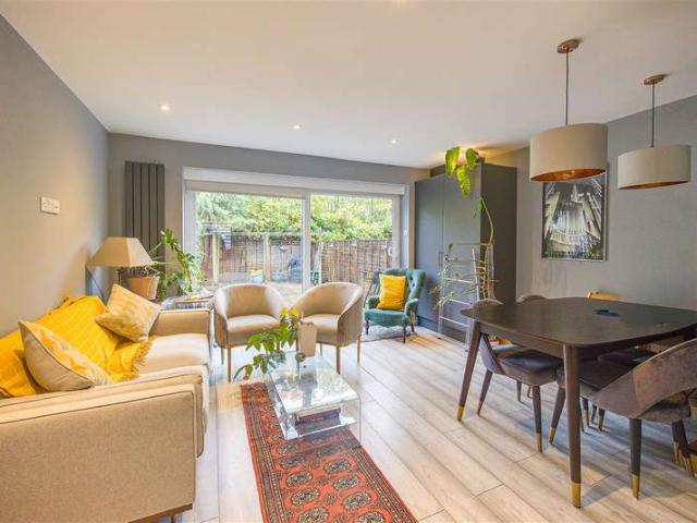 4 Bedroom End Of Terrace House