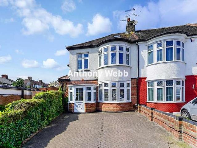 4 Bedroom End Of Terrace House