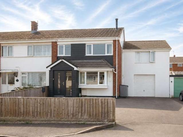 4 Bedroom End Of Terrace House