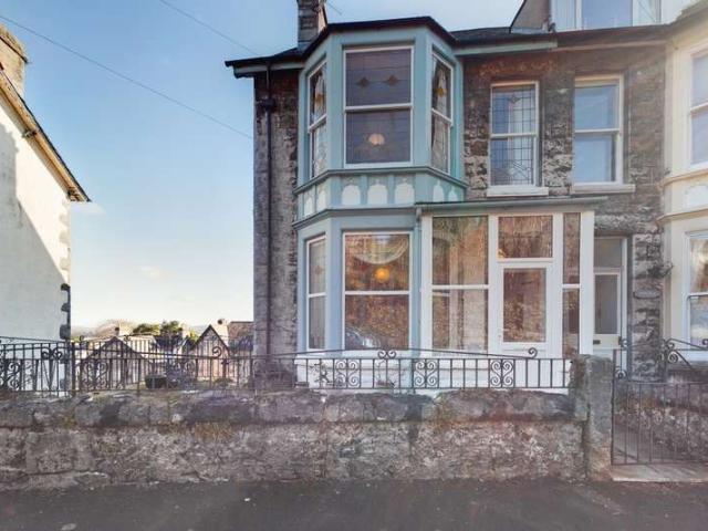 4 Bedroom End Of Terrace House
