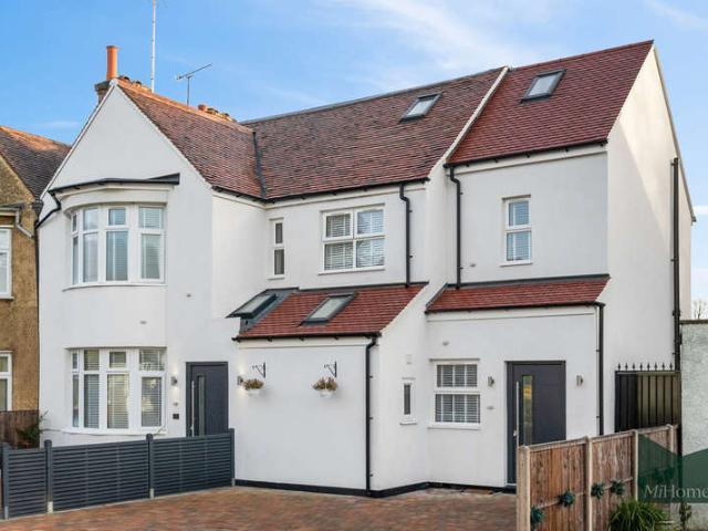 4 Bedroom End Of Terrace House