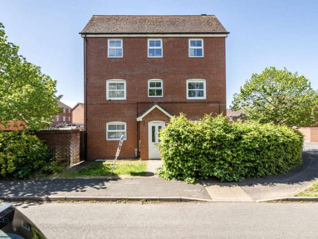 4 Bedroom End Of Terrace House