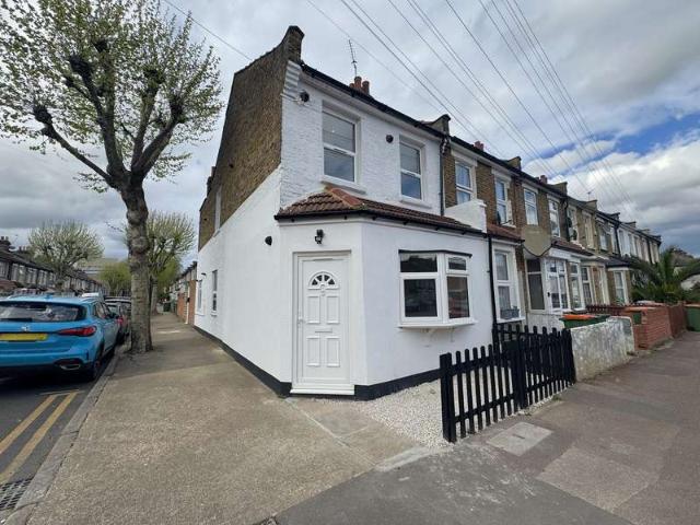4 Bedroom End Of Terrace House