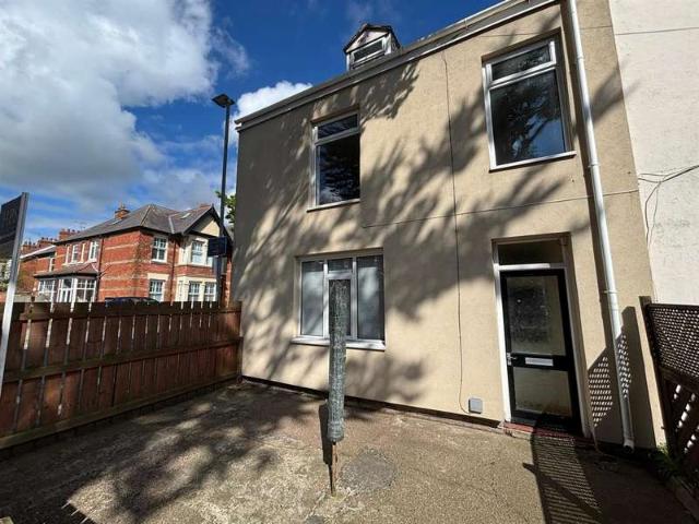 4 Bedroom End Of Terrace House