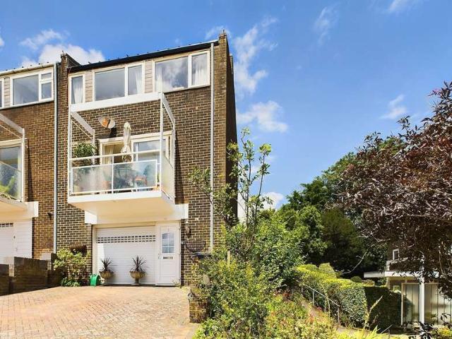 4 Bedroom End Of Terrace House