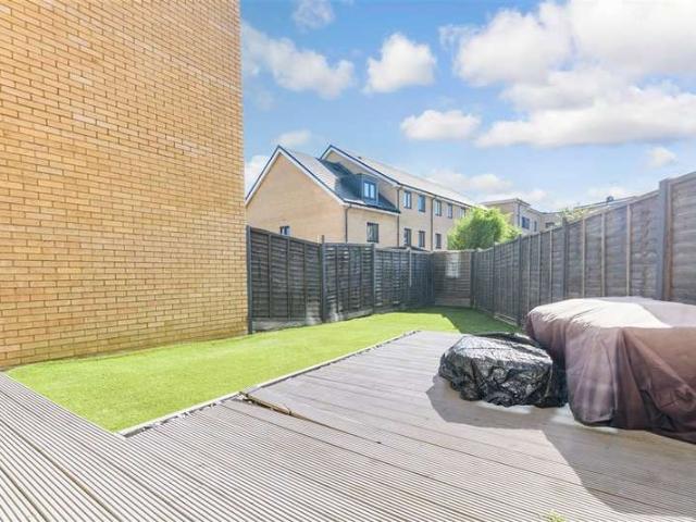 4 Bedroom End Of Terrace House