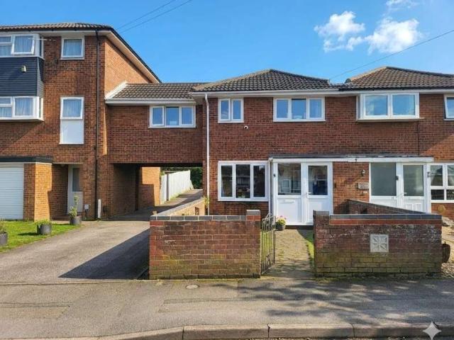 4 Bedroom End Of Terrace House
