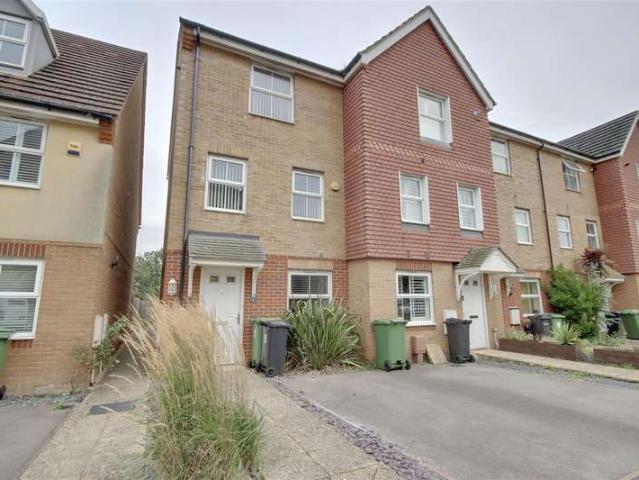 4 Bedroom End Of Terrace House