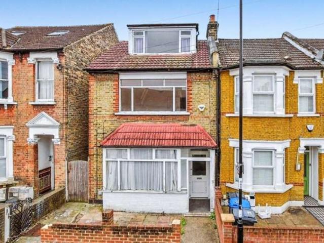 4 Bedroom End Of Terrace House