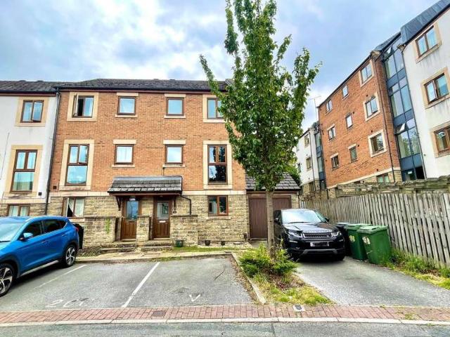 4 Bedroom End Of Terrace House