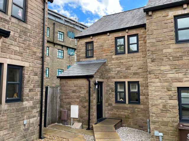 4 Bedroom End Of Terrace House