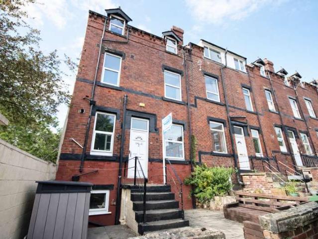 4 Bedroom End Of Terrace House