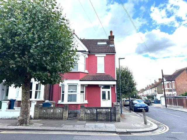 4 Bedroom End Of Terrace House