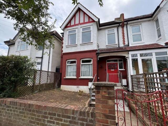 4 Bedroom End Of Terrace House