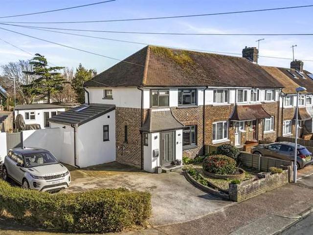 4 Bedroom End Of Terrace House
