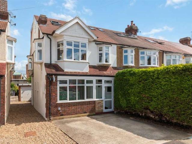 4 Bedroom End Of Terrace House