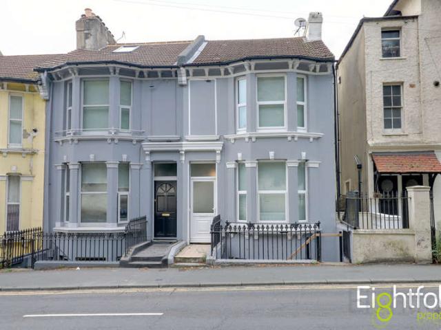 4 Bedroom End Of Terrace House