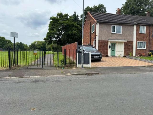 4 Bedroom End Of Terrace House