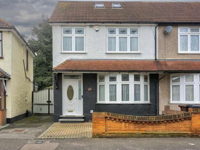 4 Bedroom End Of Terrace House
