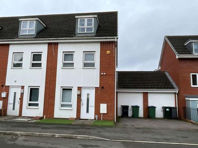 4 Bedroom End Of Terrace House