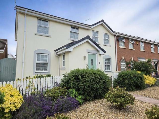 4 Bedroom End Of Terrace House