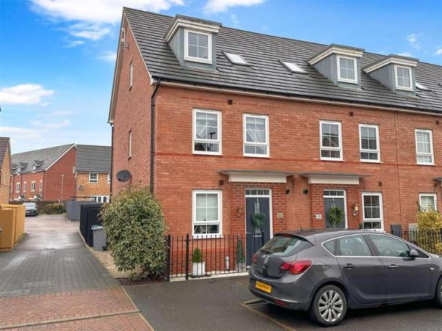 4 Bedroom End Of Terrace House