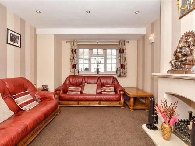 4 Bedroom End Of Terrace House