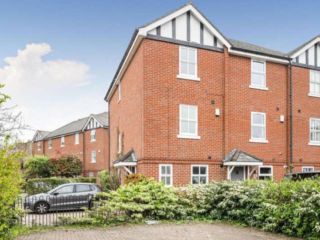 4 Bedroom End Of Terrace House