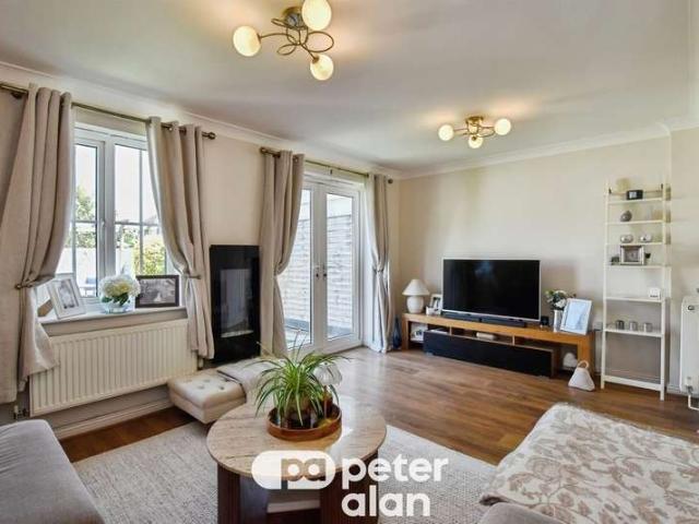 4 Bedroom End Of Terrace House