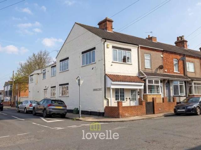 4 Bedroom End Of Terrace House